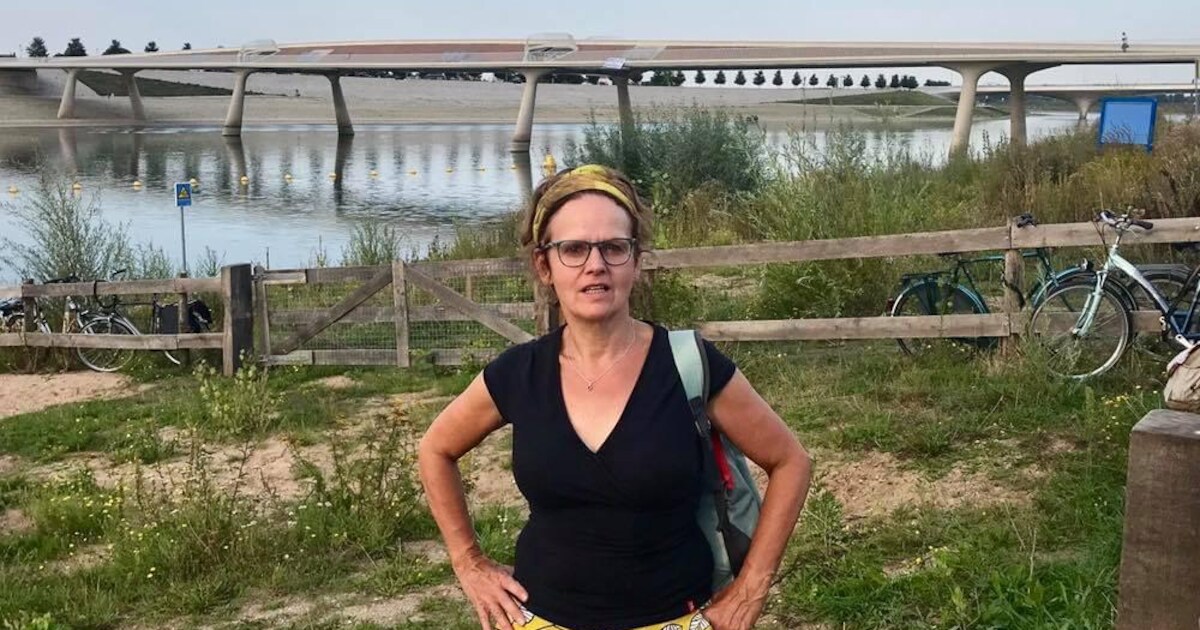 Tilly schiet struikelende vrouw te hulp op drukke weg, en dan wordt ...