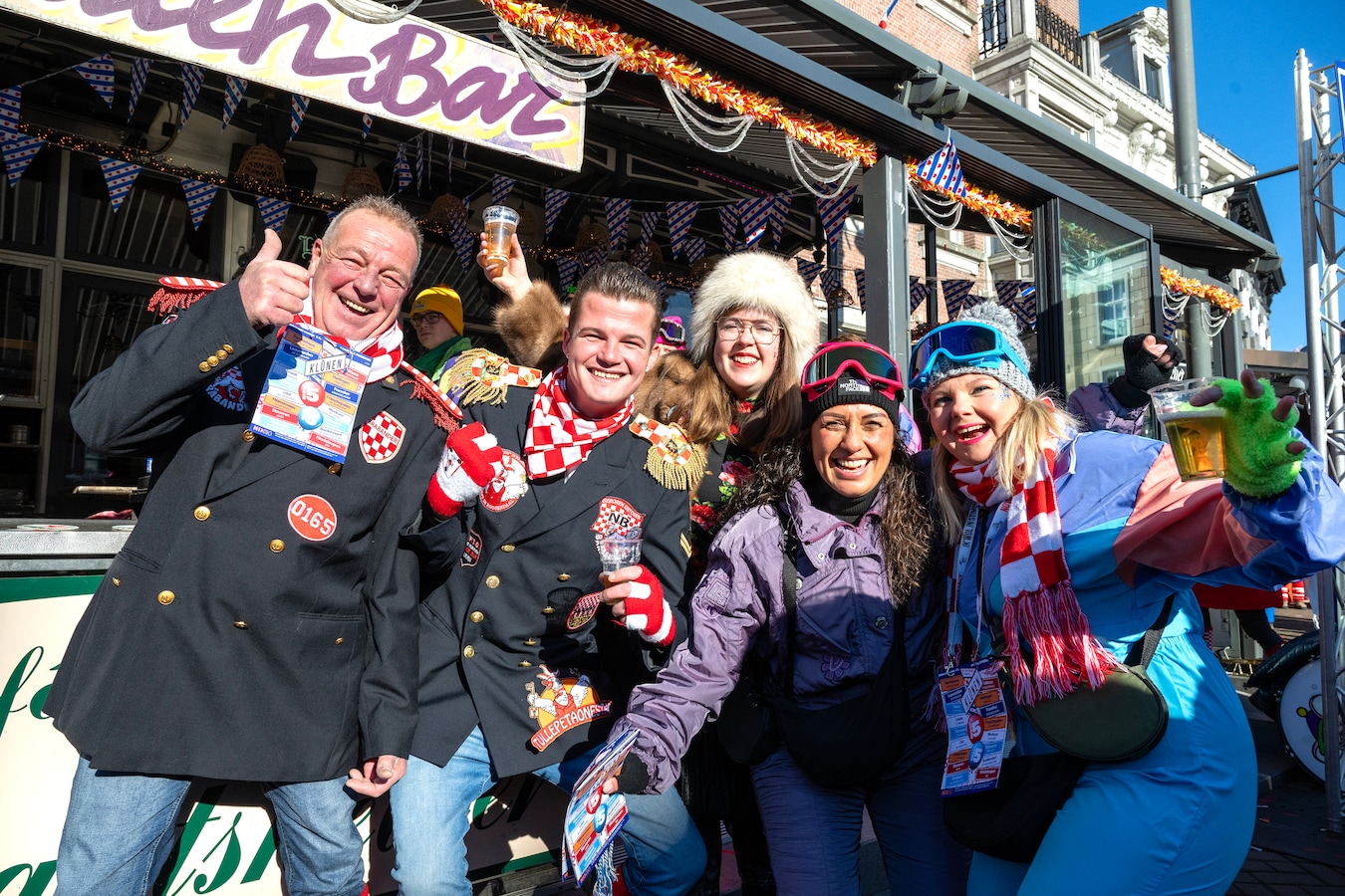 Anja komt zelfs helemaal uit Hoogeveen voor het Tullepetaons klûnen: ‘Misschien wel leuker dan ...