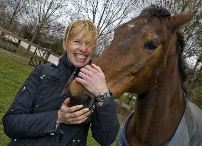 Dressuurdroom viel in duigen, nu wil Hongaarse miljonair tonnen van ...