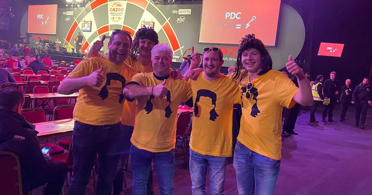 Twentse fans bij debuut van Danny Jansen op PDC WK Darts in Engeland ...