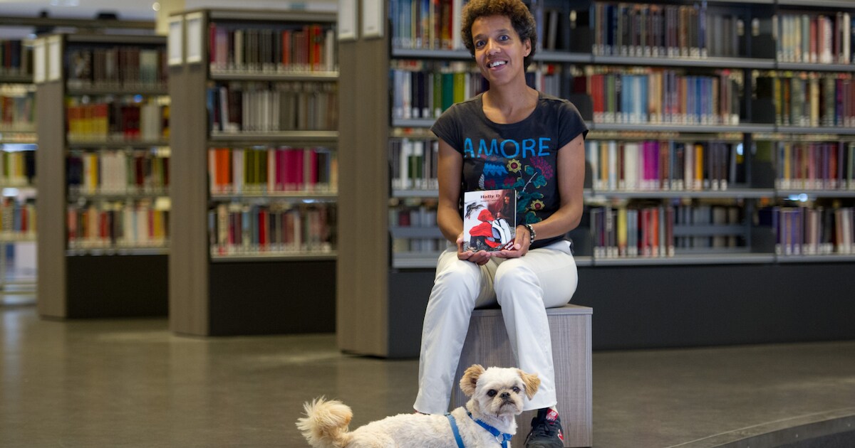 Bezoekers lenen levende boeken uit de bibliotheek | 4daagse | De ...