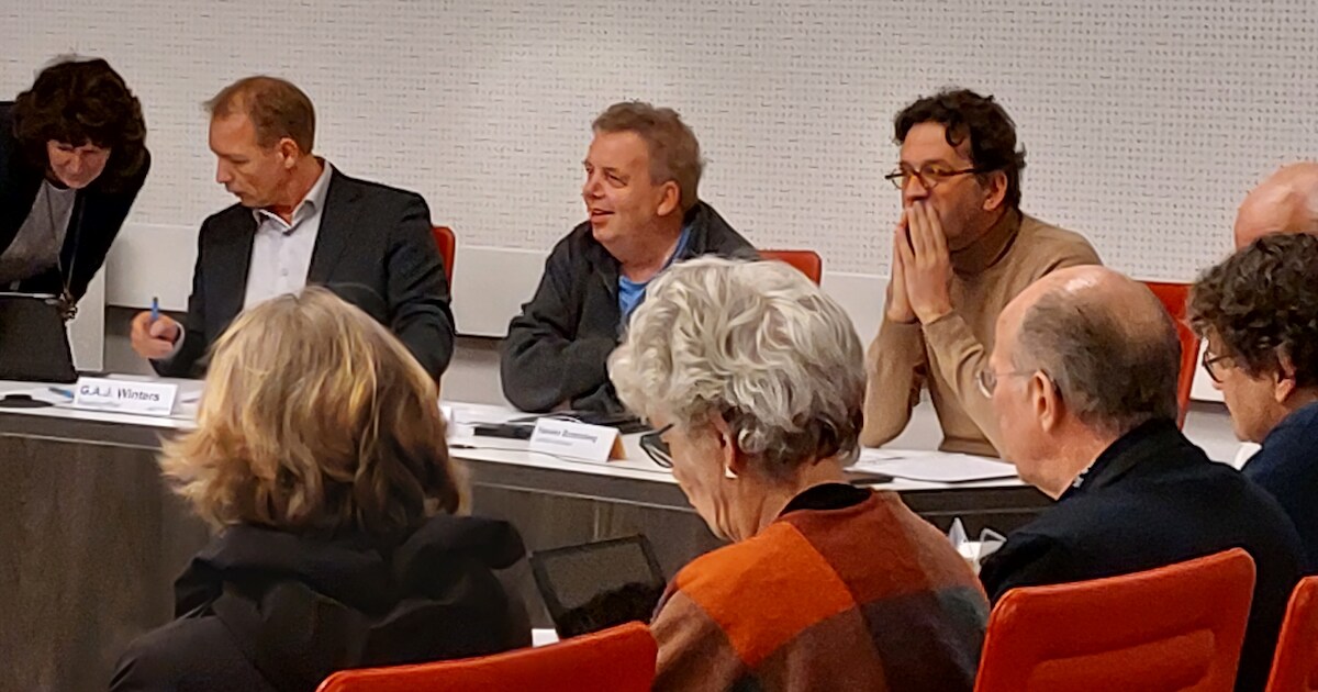 Hoogleraar schuift aan bij geheime vergadering gemeenteraad Berg en Dal ...