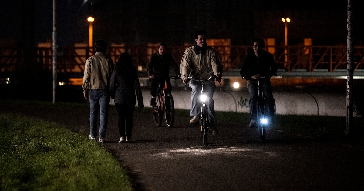 Voetgangers slecht zichtbaar in het pikkedonker: waarom is verlichting ...