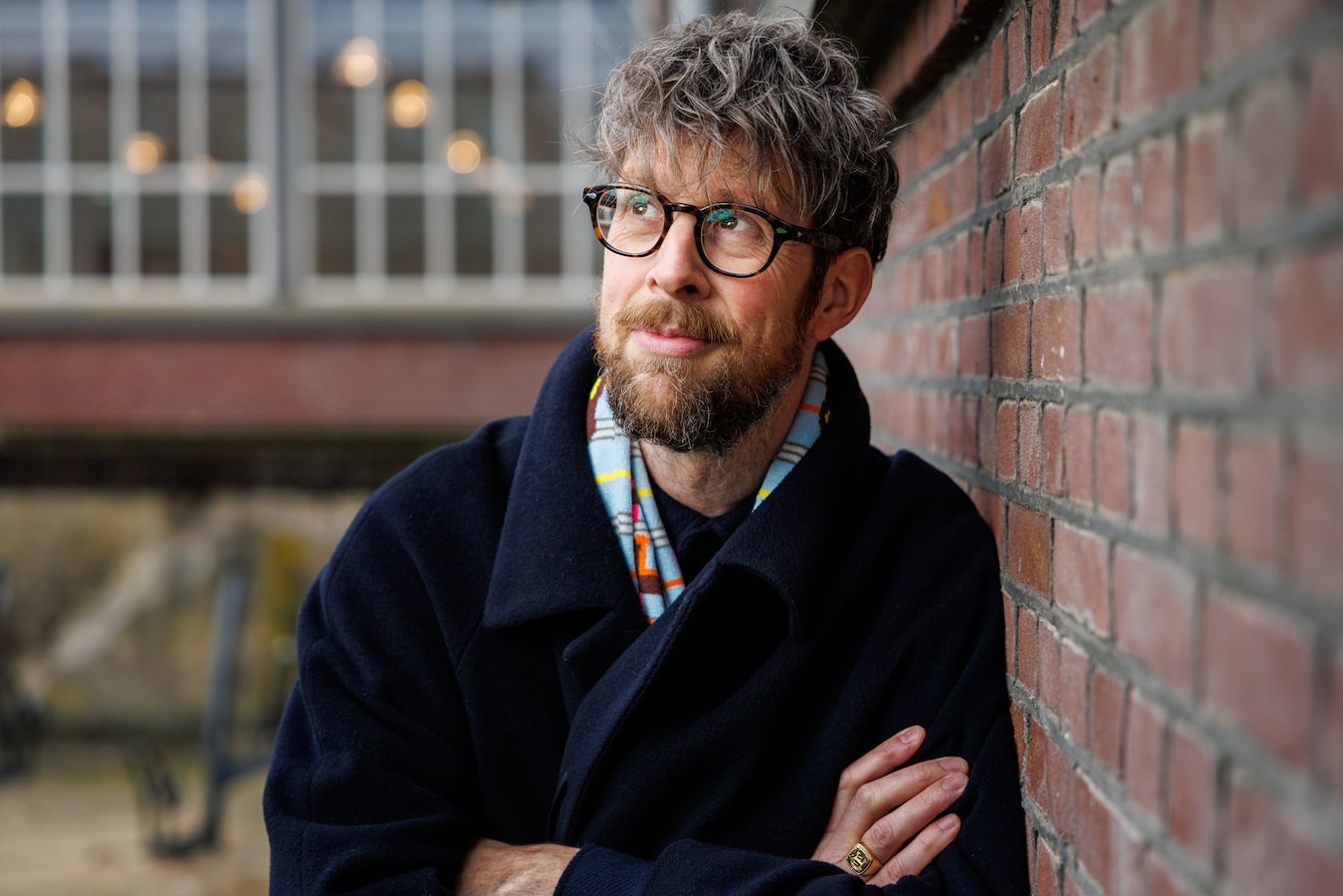 Zelfs bij het stoplicht herkend: het bewogen jaar van de schrijver van ...