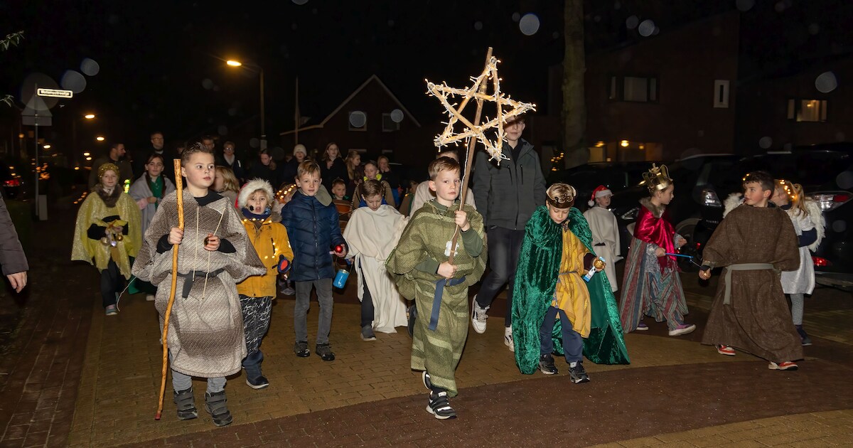 Lichtjesoptocht Middelaar trekt weer veel belangstelling | Mook en ...
