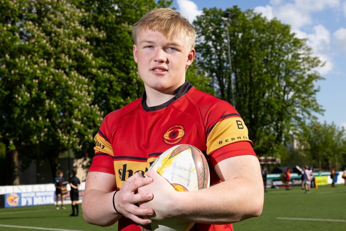 Tom (19) is met zijn 106 kilogram nu één van de reuzen: ‘Ik was een ...