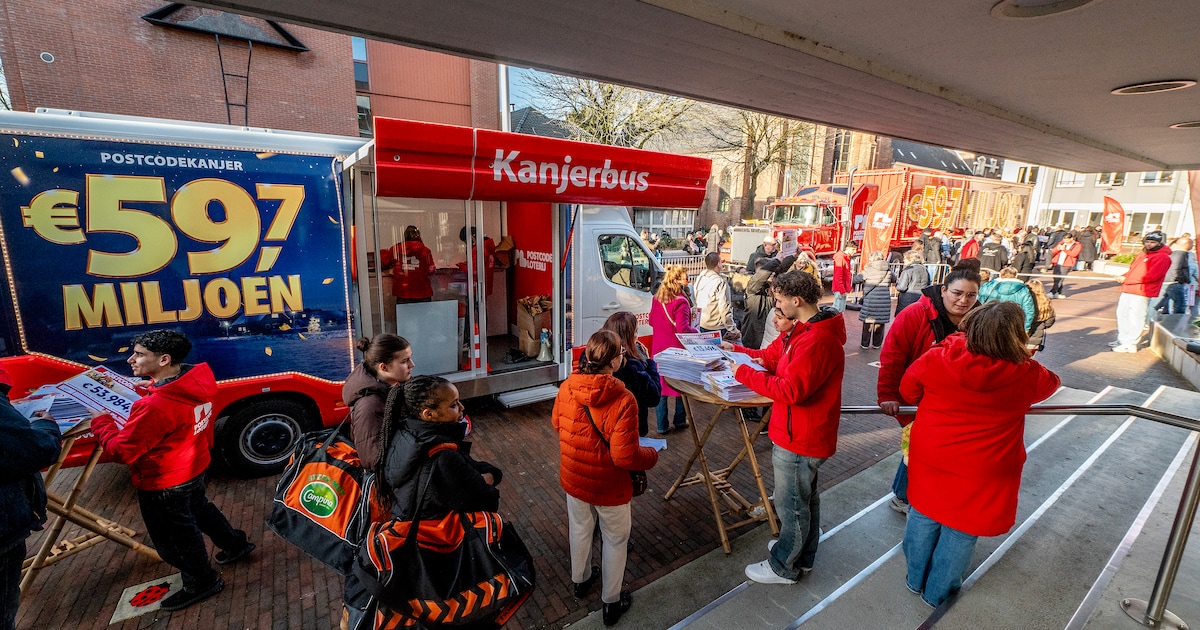 ‘Lucky’ Tielenaren kunnen eíndelijk die felbegeerde cheque afhalen ...