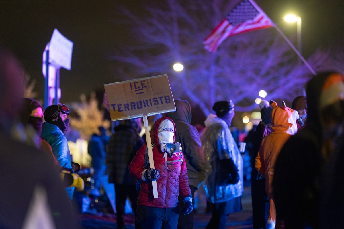 LIVE VS | ‘1500 militairen klaar om in Minnesota in te grijpen ...