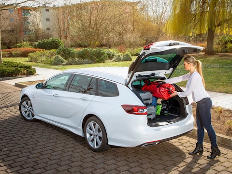Kofferbak van je auto te klein voor al je bagage? Er is een oplossing ...