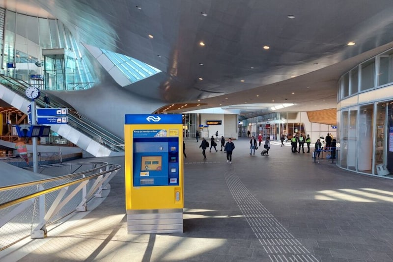 Op deze Edese stations kun je straks tijdelijk geen treinkaartje meer ...
