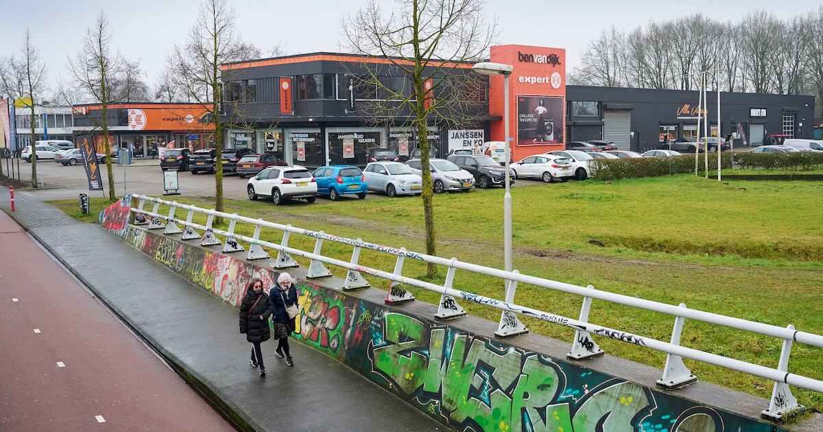 Benito van Dijk verkoopt zijn Ex­pert-win­kel in Uden: ‘Nu tijd voor ...