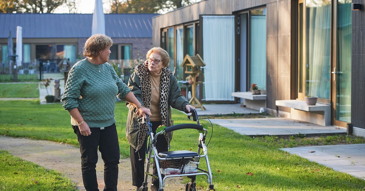 In dit zorgcentrum lopen mensen met dementie zo het bos in: ‘Ze is hier ...