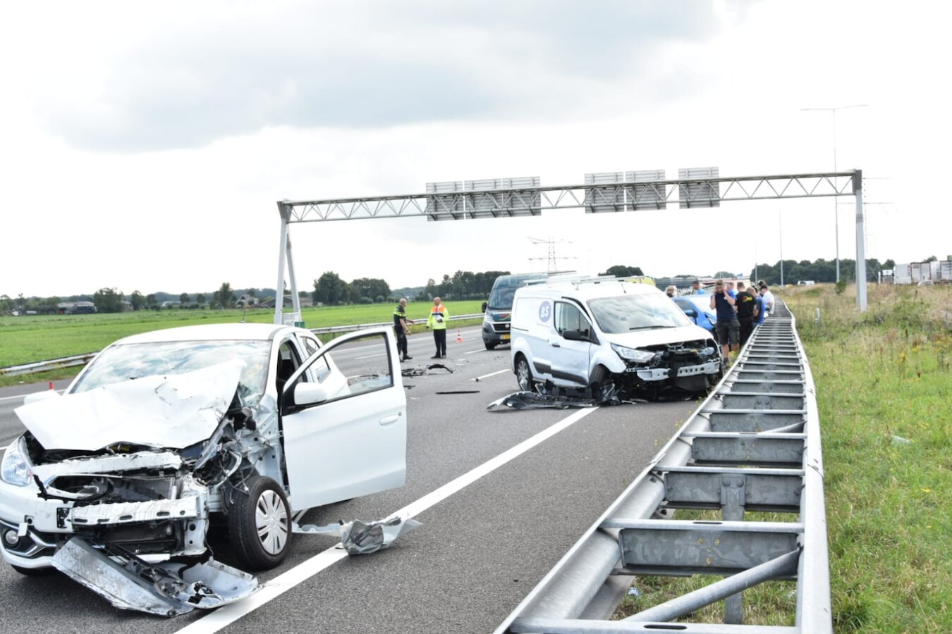 16 voertuigen betrokken bij ongeluk op A12 bij Woerden: weg na uren ...