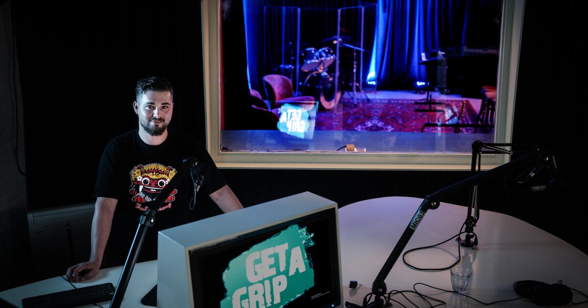 Zijn vader kwam om bij een explosie, zijn moeder trof hij dood aan toen ...