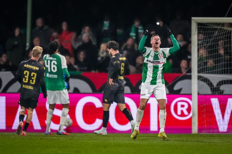 Dankzij ‘bankzitter’ Zonneveld pakt Vitesse een punt bij FC Dordrecht ...