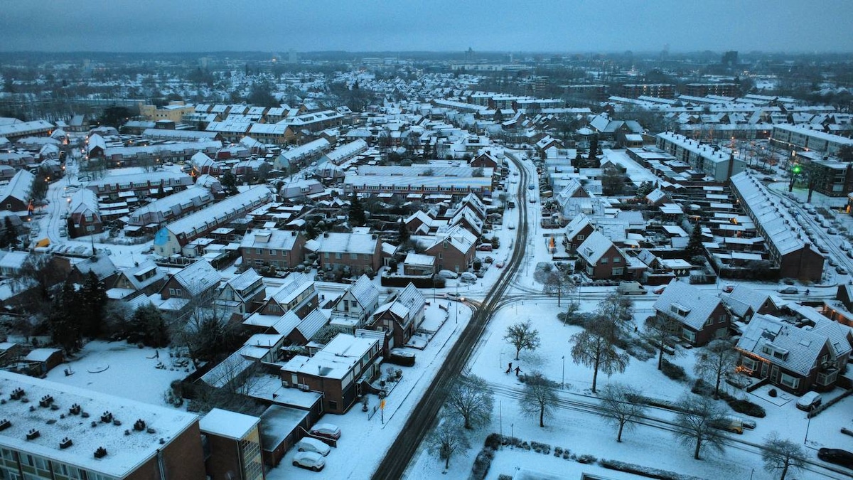 Niet gestrooid? Dan ook geen vuilniswagen in de straat | Apeldoorn | De ...