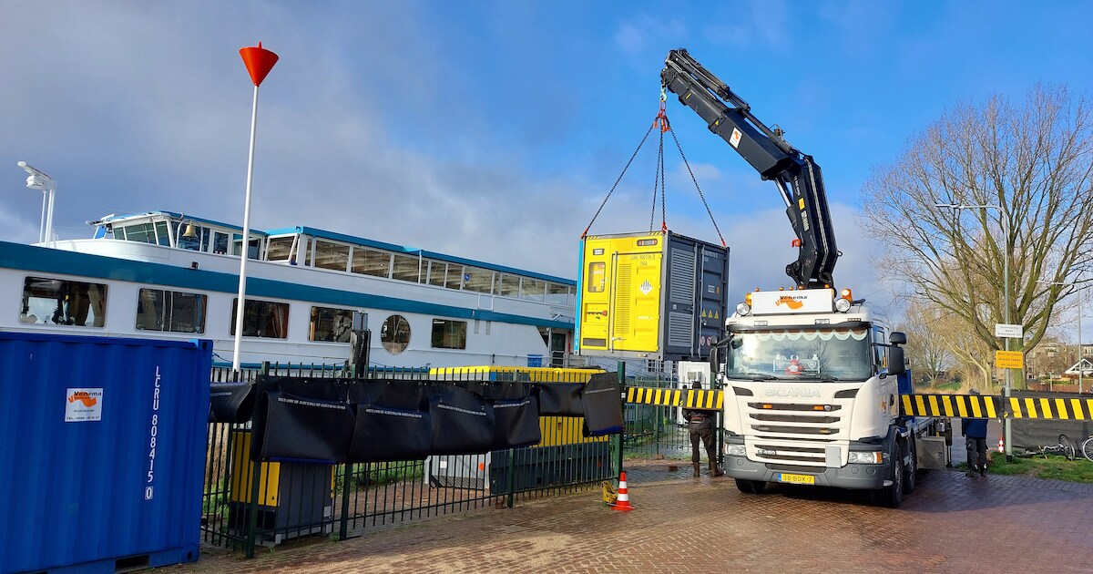 Hoogwater: aggregaten weg, langere steiger bij de opvangboot in Mook ...