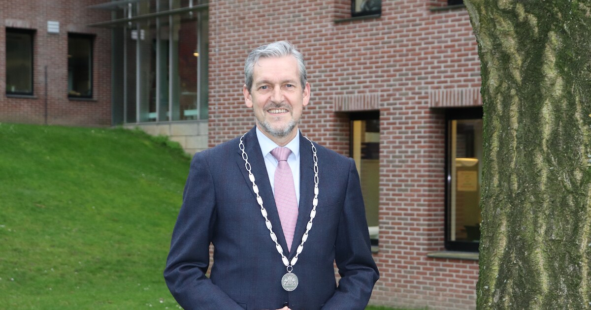 Rhenense gemeenteraad wil langer door met burgemeester Hans van der Pas ...