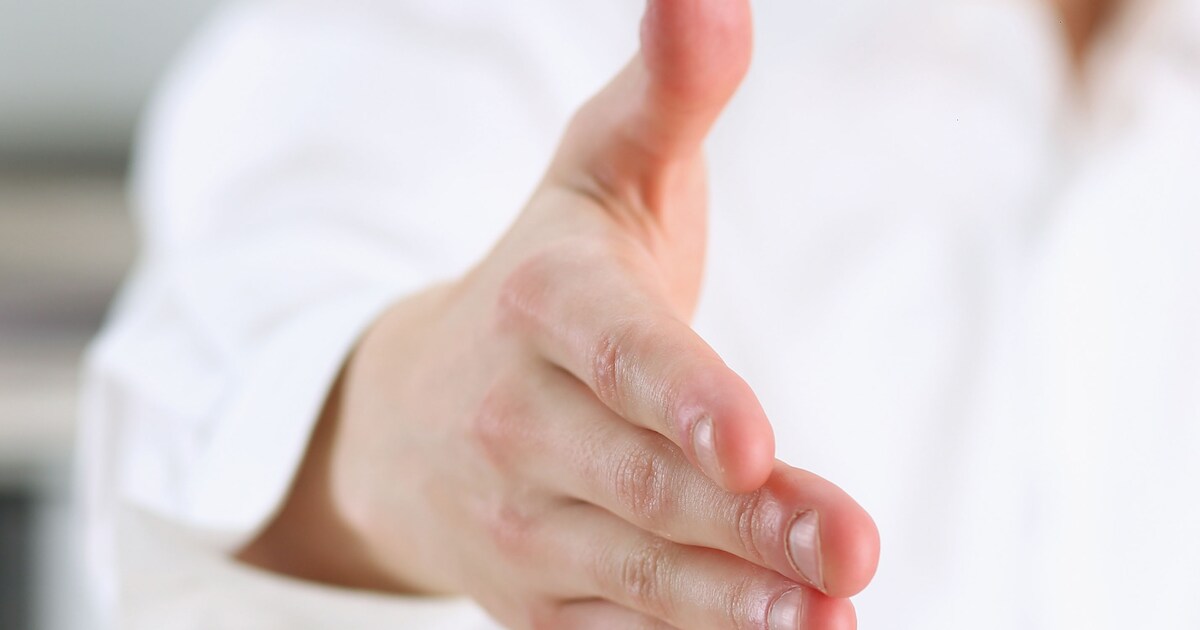 Thé de Pruus weet: wij staken al eerder onze hand uit, het zijn ...