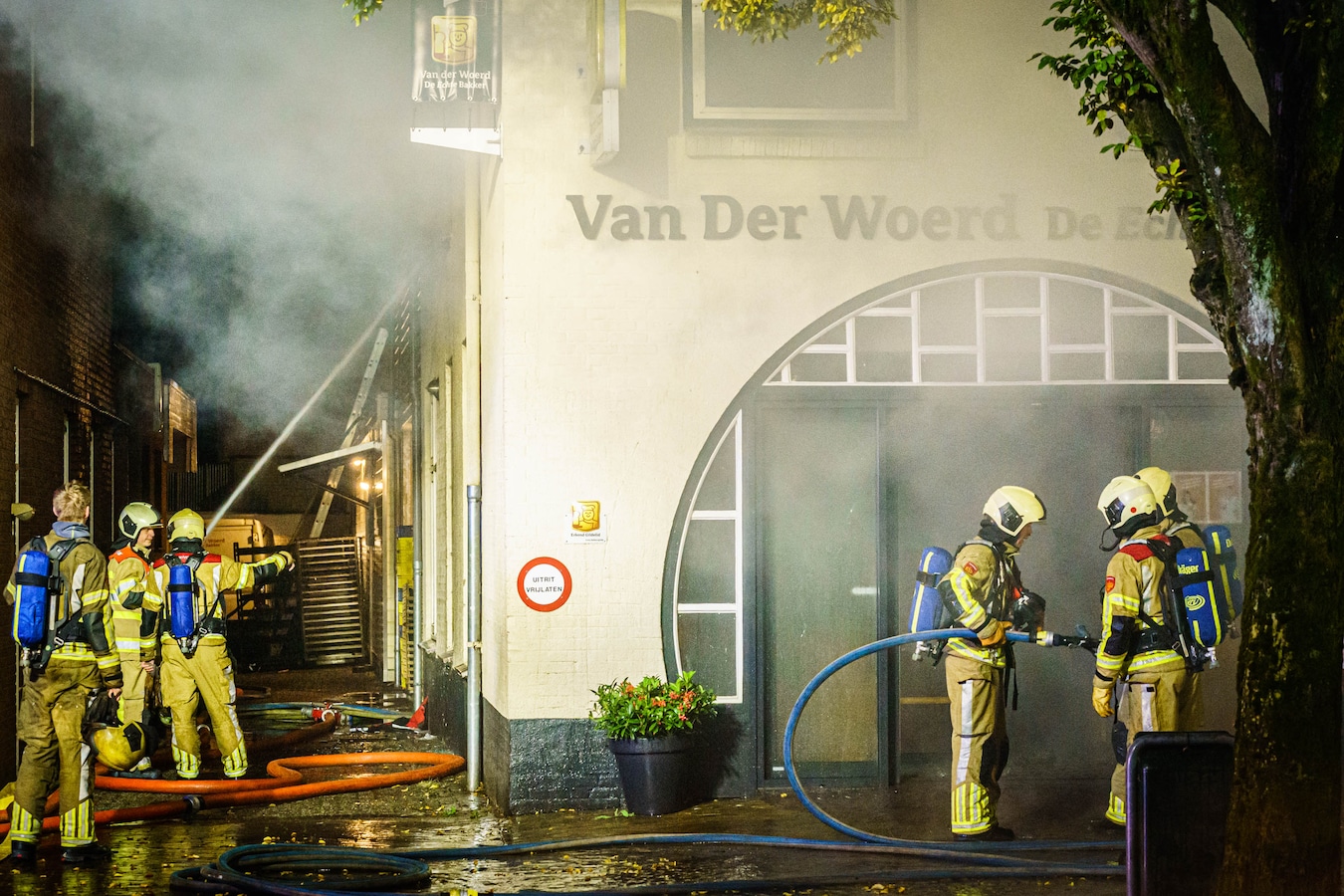 Door brand getroffen bakker Kees geraakt door flessenactie van Max ...