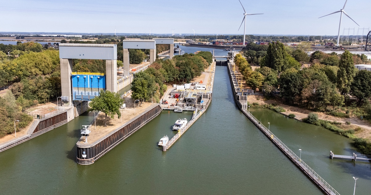 Sluis Weurt krijgt lieren, zodat sluiten van deuren ook handmatig kan ...