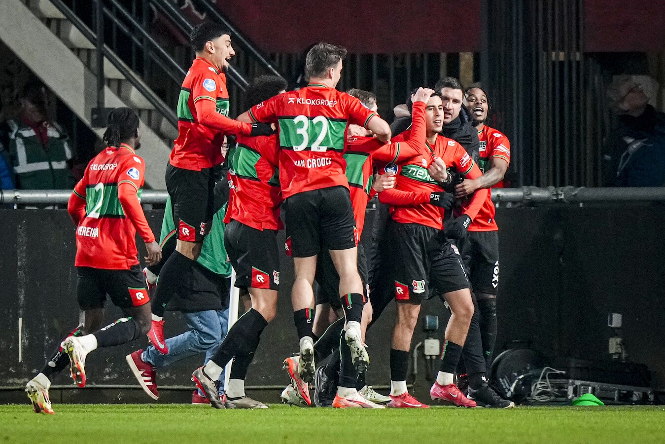 Opeens wordt de assistent-trainer van NEC een ‘kneus’ genoemd: ‘Ik zou ...