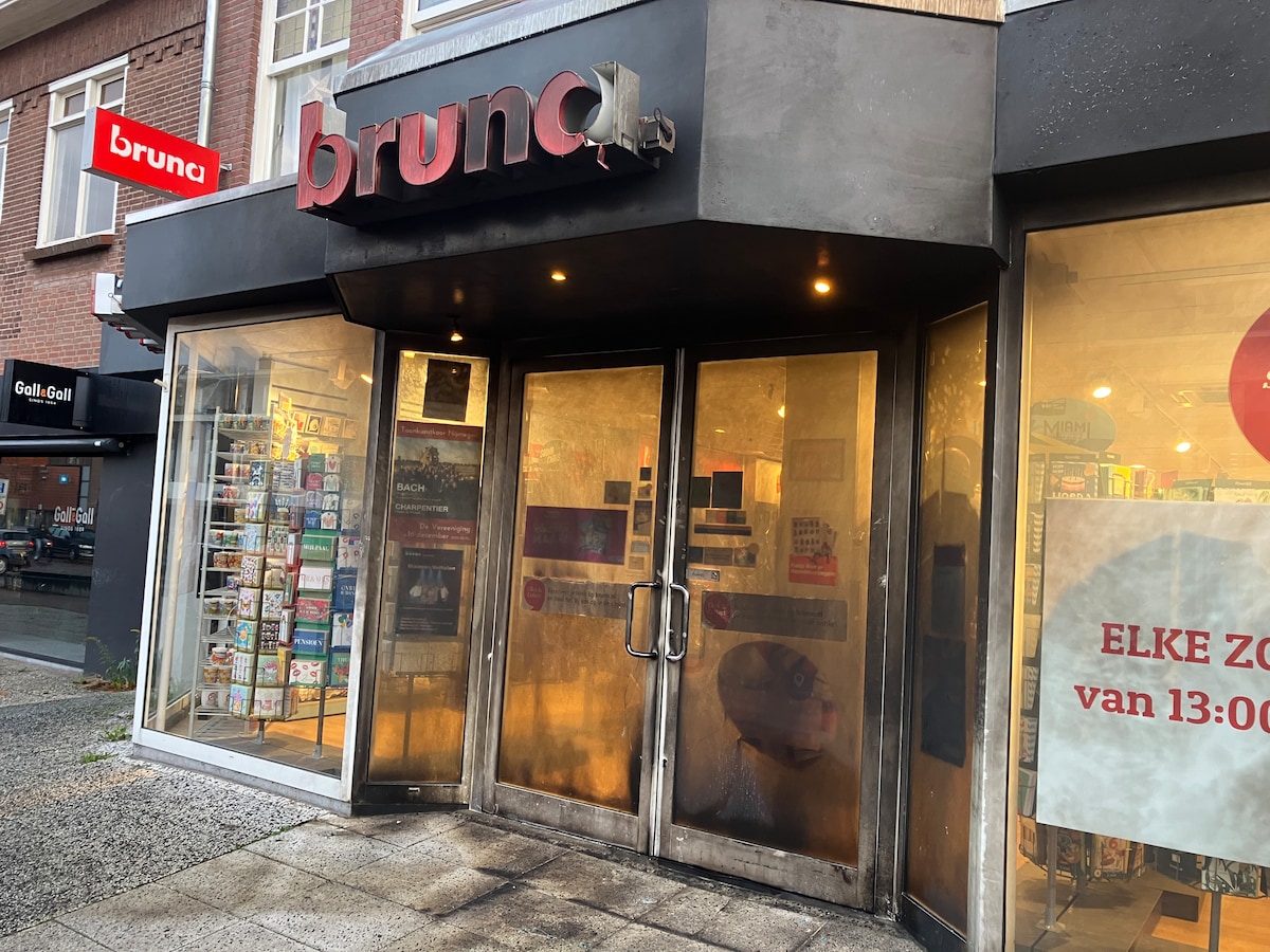 Explosie was nog geen halve dag geleden, toch wil deze Bruna snel weer ...