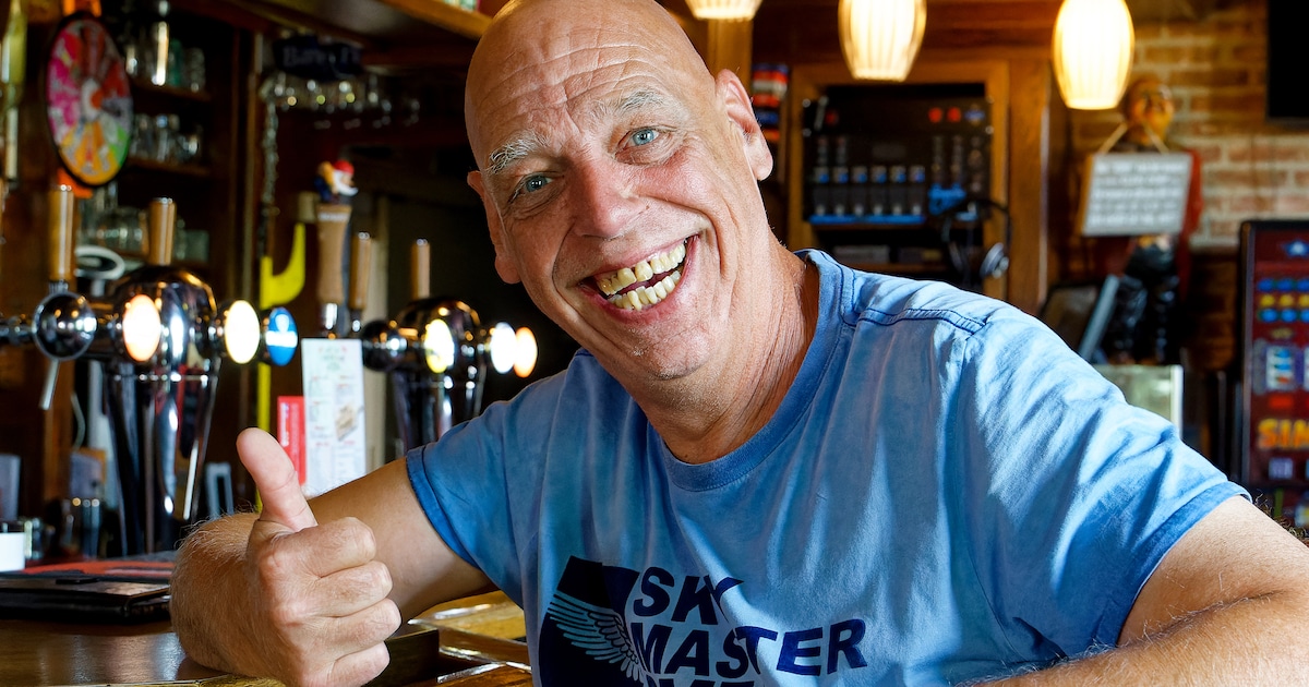 Zanger van 'Ons moeder zeej nog' snapt niks van zijn populariteit: 'Kan ...