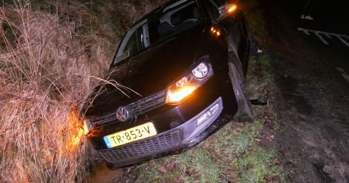 Auto zonder inzittenden aangetroffen in sloot in Enschede | 112 nieuws ...