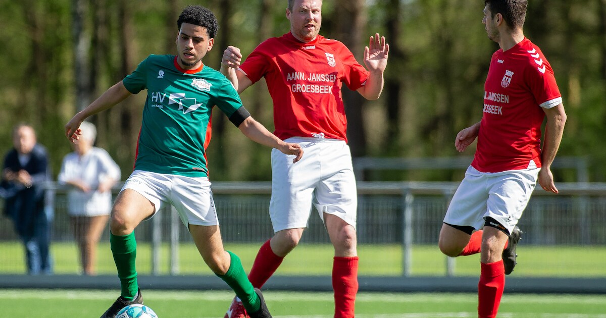 Kleurloos gelijkspel Blauw Wit en Rood Wit, doelpuntrijke winst WVW ...