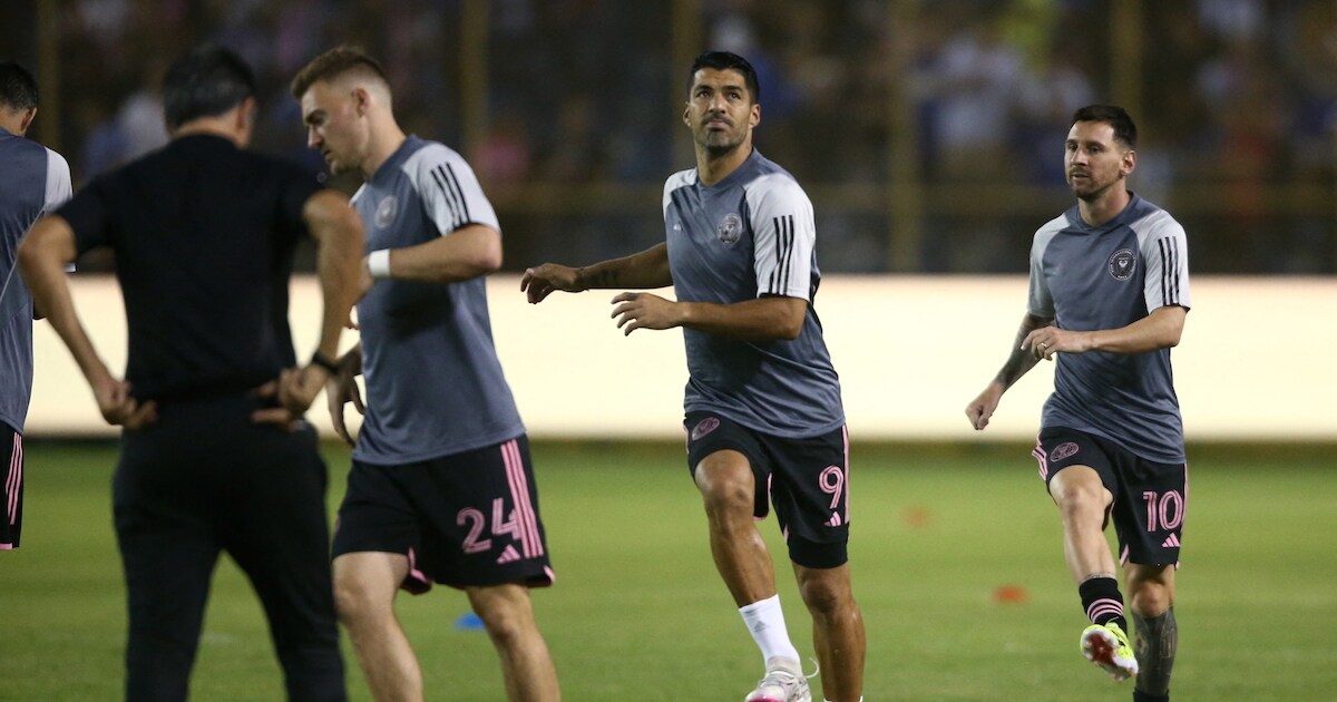 Luis Suárez en Lionel Messi voor het eerst in jaren weer samen in actie ...