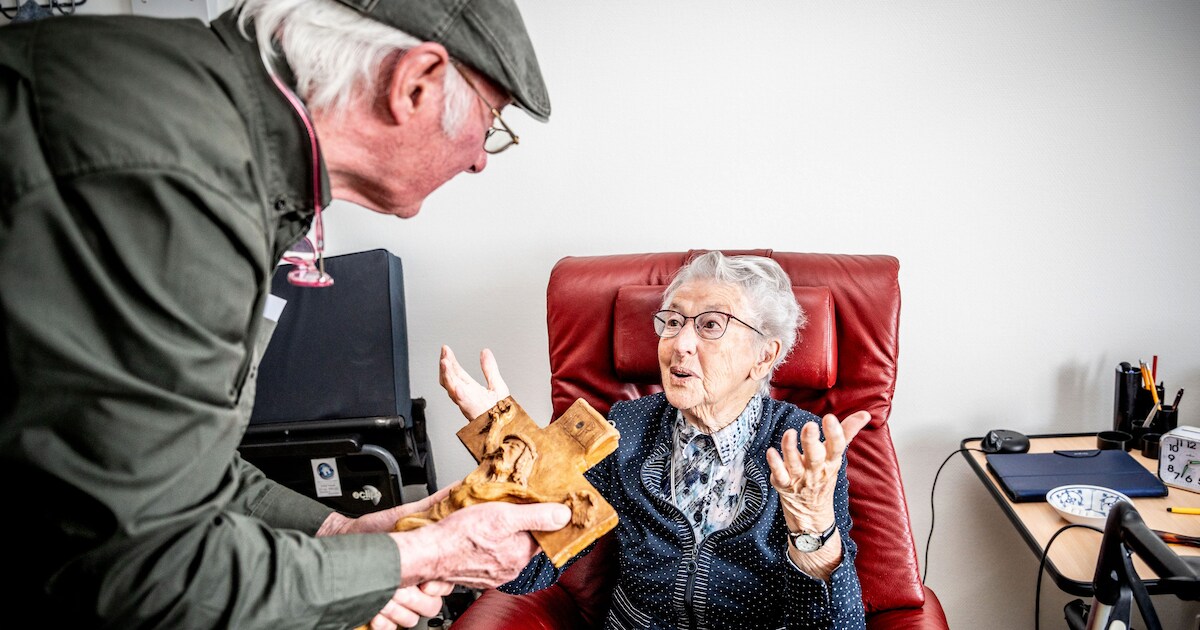 ’t Heilig Bruurke van Megen krijgt uniek kruisje terug van Tilly: ‘Neem ...