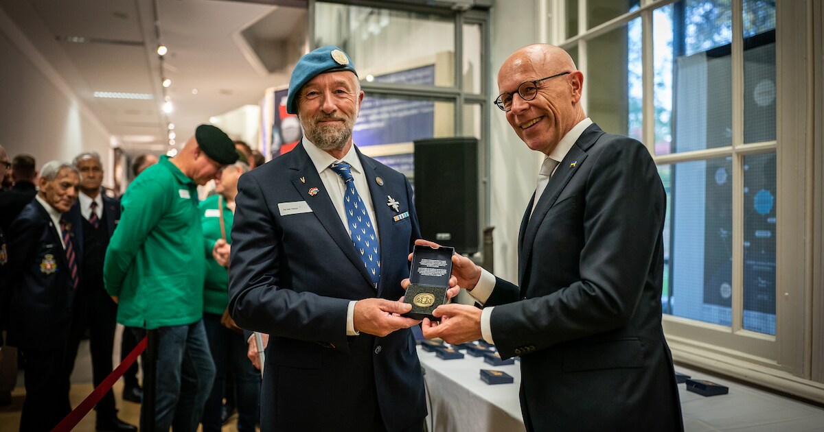 Libanon-veteraan Cor is ‘enorm trots’ op Gelderse erepenning | Regio ...
