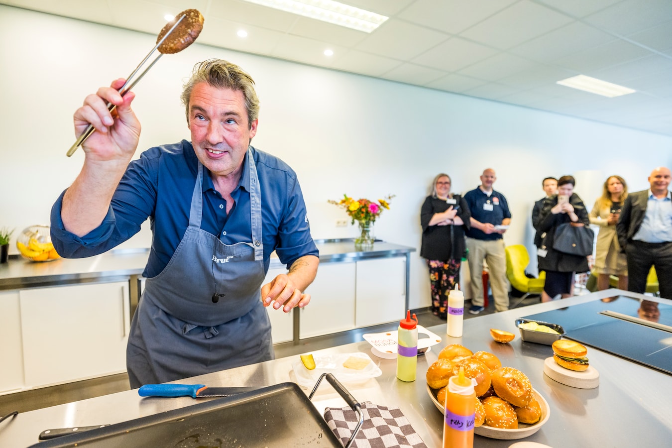 Subsidie voor wereldprimeur: kweekvlees uit boerderijwinkel | Foto ...