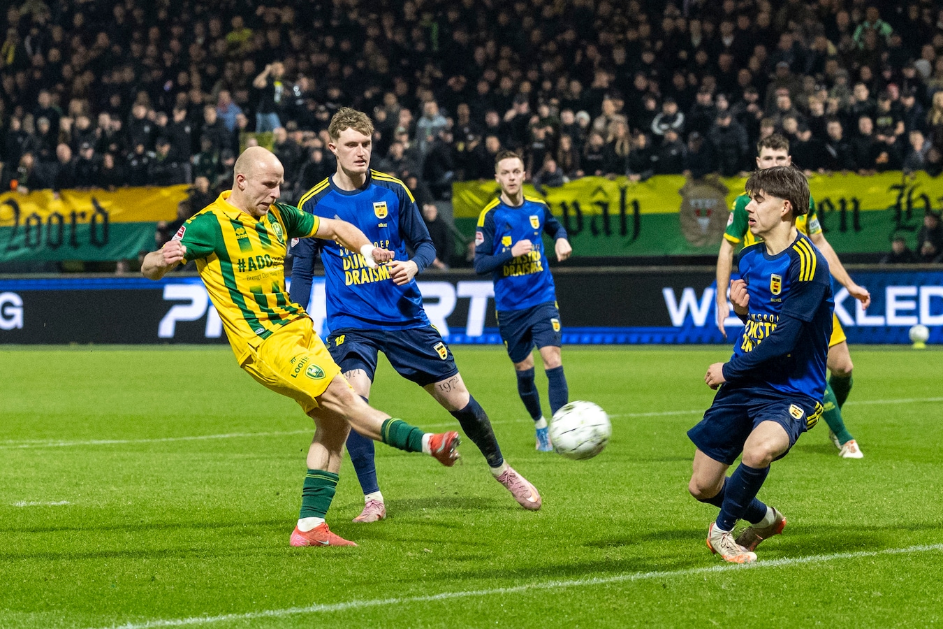 Flair op de flanken gezocht en geklungel achterin: dit viel op bij ADO ...