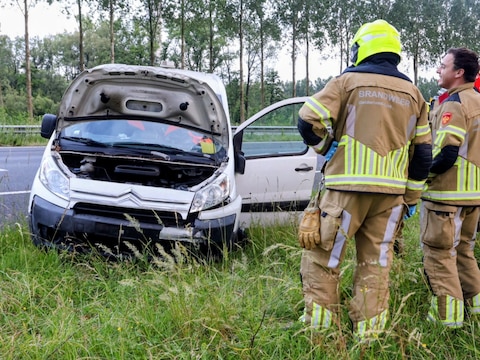 Auto belandt in berm bij ongeval op A15 ter hoogte van Enspijk | Regio ...
