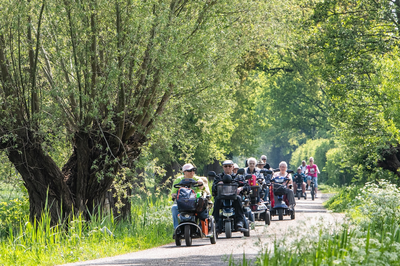 Scootmobieltoertocht door Veenendaal | Foto | gelderlander.nl