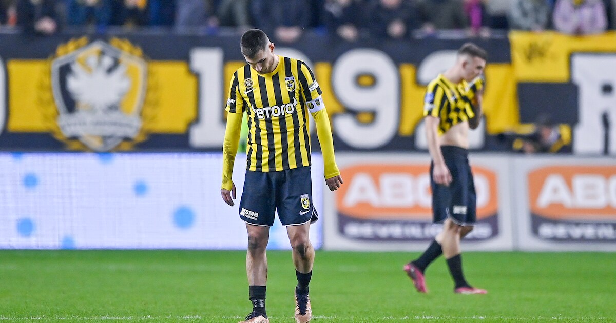 Vitesse laat Ajax ontsnappen: ‘We kregen ruimte en kansen, maar staan ...