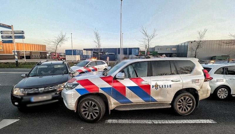 Wilde achtervolging met gestolen auto: man haalt in over vluchtstrook ...