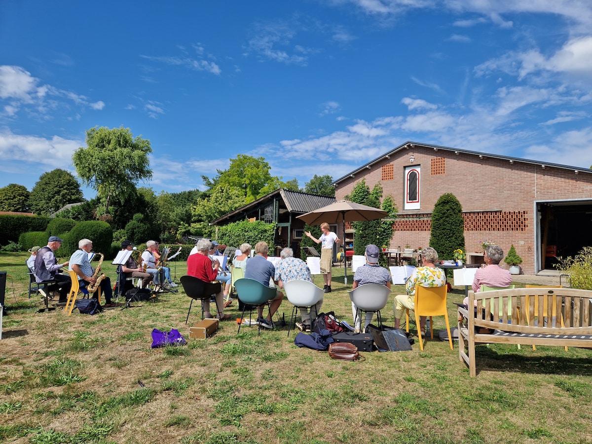 Bernard spaart kerstservies en ruime beloning voor vinder van ring ...