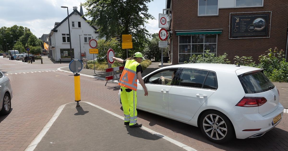 Grens tussen Nederland en Duitsland dicht, verkeersregelaars trotseren ...