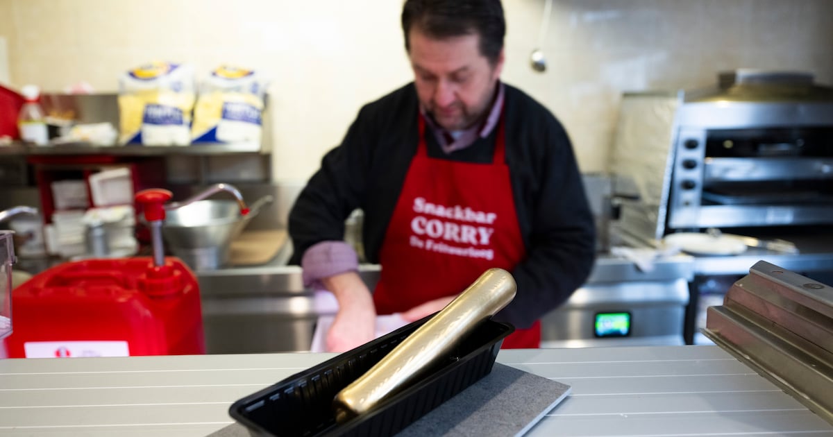 Gouden Frikandel voor cultheld van Snackbar Corry: ‘Die krijgt een mooi ...