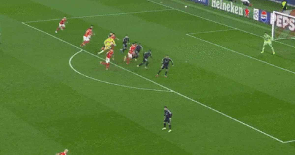 Sensatie in slotseconden: scorende Benfica-keeper brengt José Mourinho ...