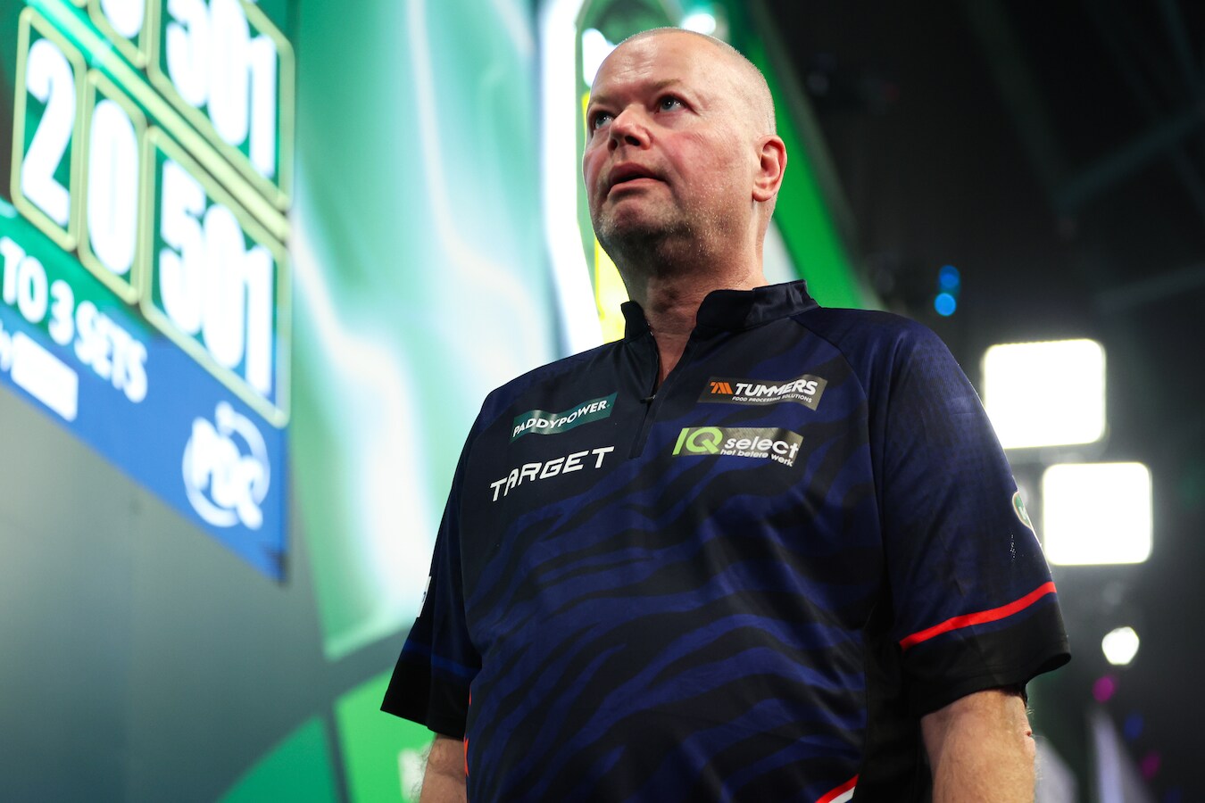 Grieperige Raymond van Barneveld (57) na WK-exit openhartig: ‘Ik móet ...