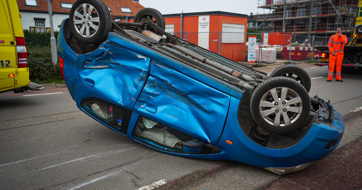 Auto slaat over de kop bij ongeluk in Heteren, één vrouw gewond | 112 ...