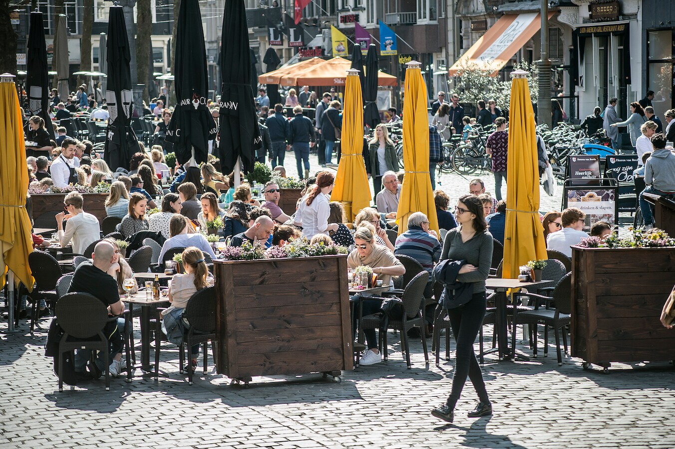 Het wordt alsmaar duurder: dit zijn nu de prijzen voor een drankje op ...