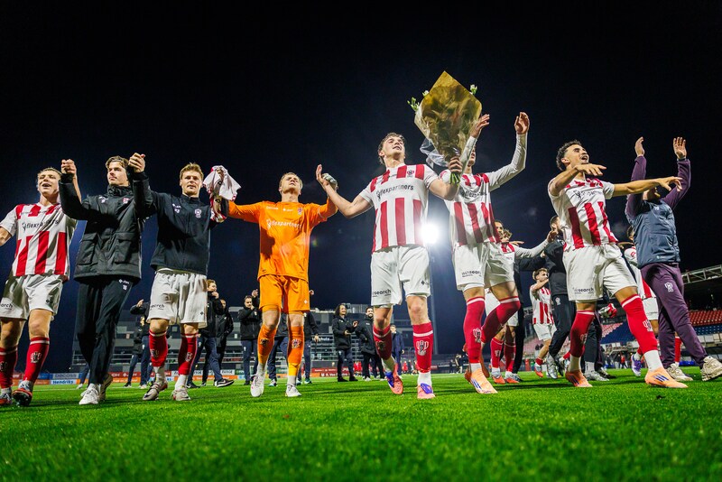 TOP Oss-trainer waarschuwt na 4-0 zege: ‘Niet vragen om een vrije dag ...