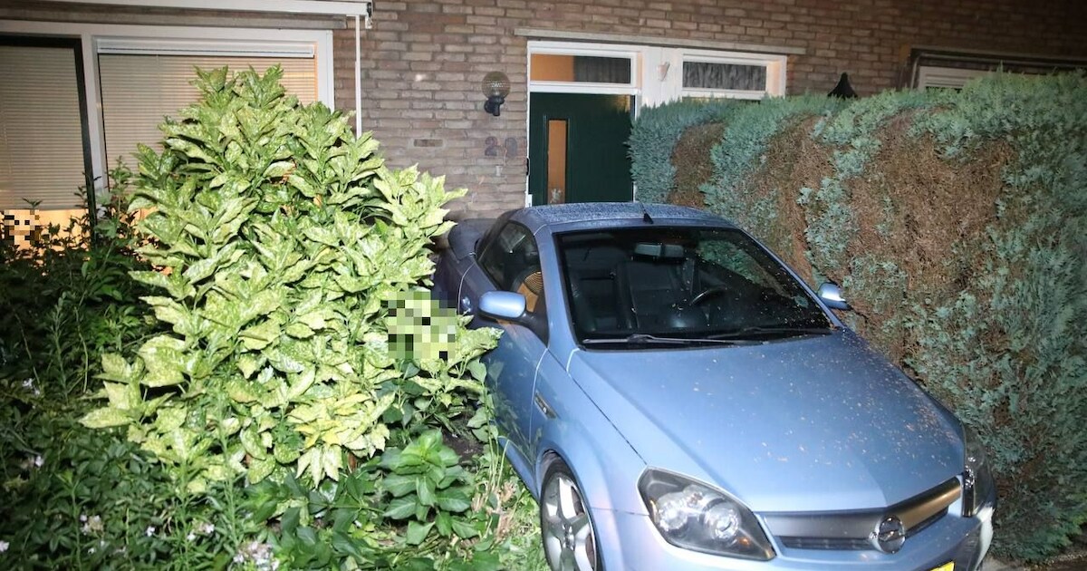Rumolda zit rechtop in bed en denkt aan een ‘bom’, dan ziet ze dit ...