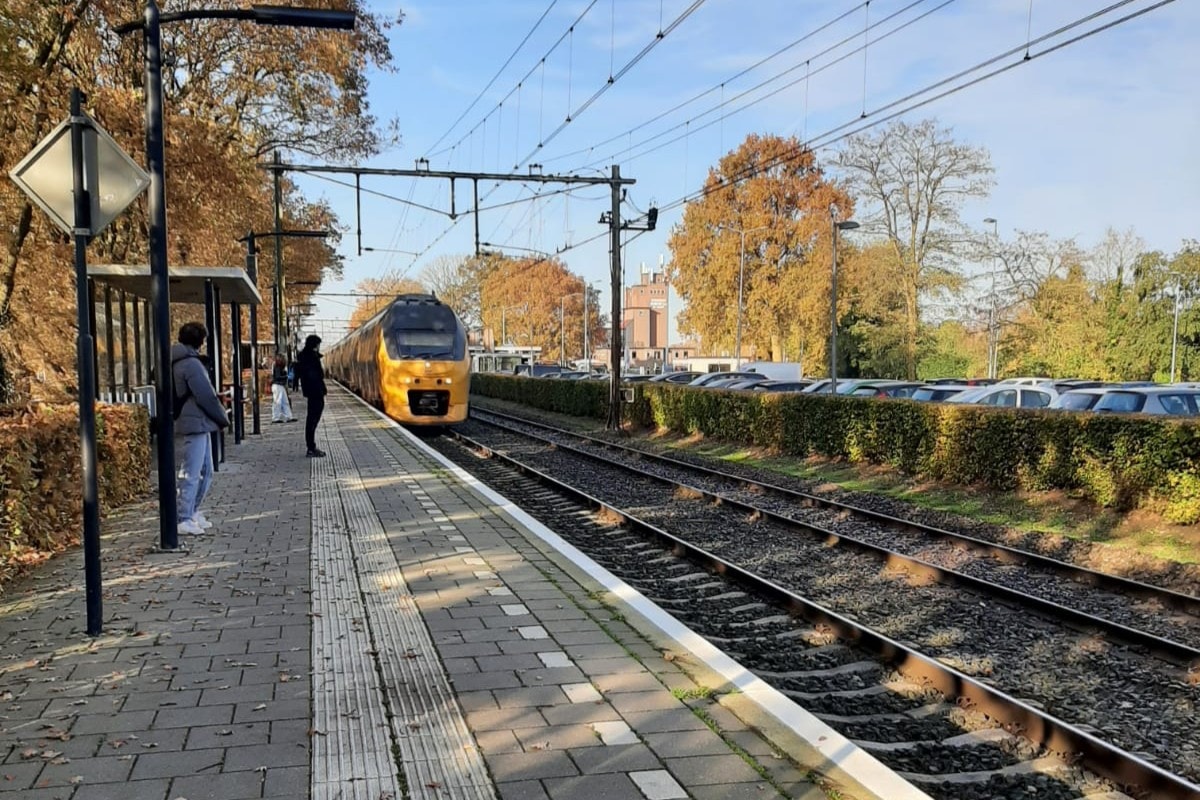 Foutje, machinist vergeet te stoppen bij dit station: ‘Mijn excuses ...