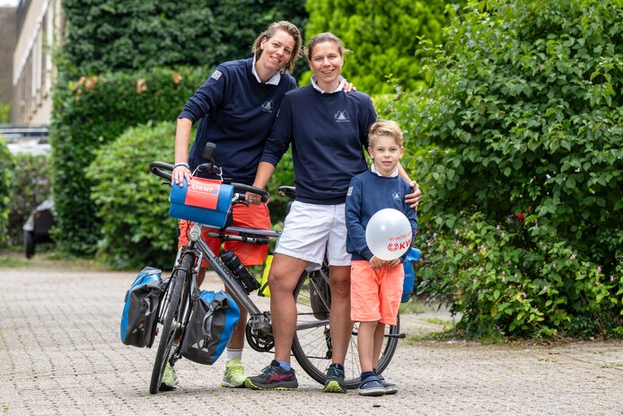 Haar moeder overleed aan kanker, nu fietst Stephanie van Arnhem naar ...